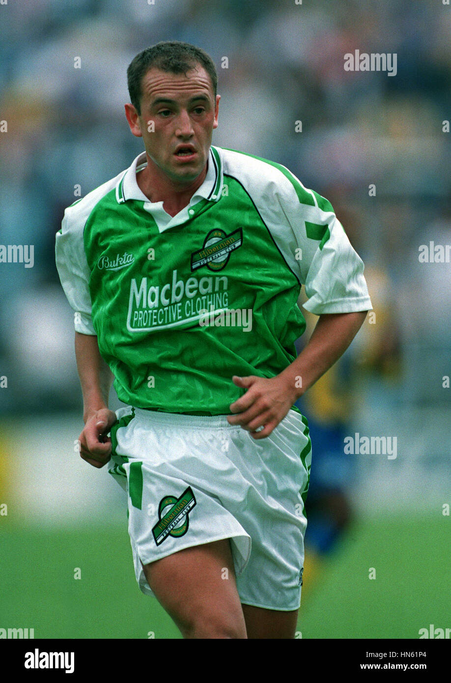 DAVID FARRELL HIBERNIAN FC 02 August 1993 Stock Photo - Alamy