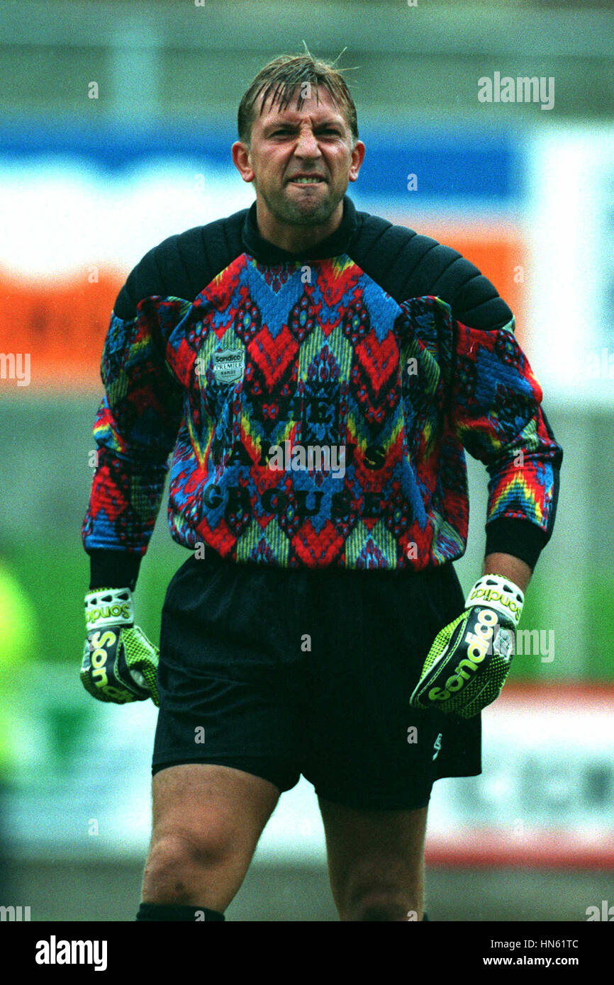 ANDY RHODES ST JOHNSTONE FC 16 August 1993 Stock Photo - Alamy