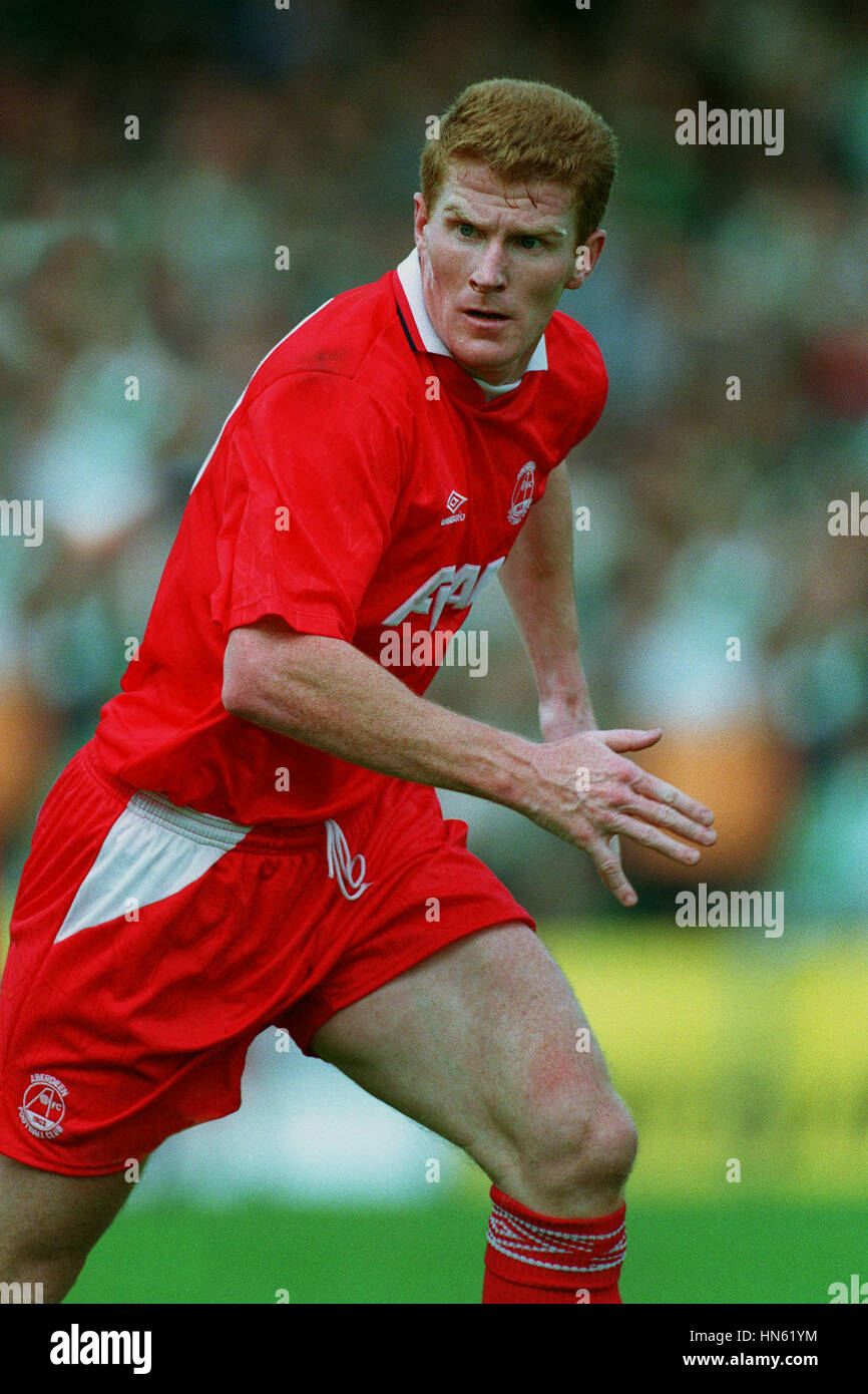 DUNCAN SHEARER ABERDEEN FC 13 September 1993 Stock Photo - Alamy