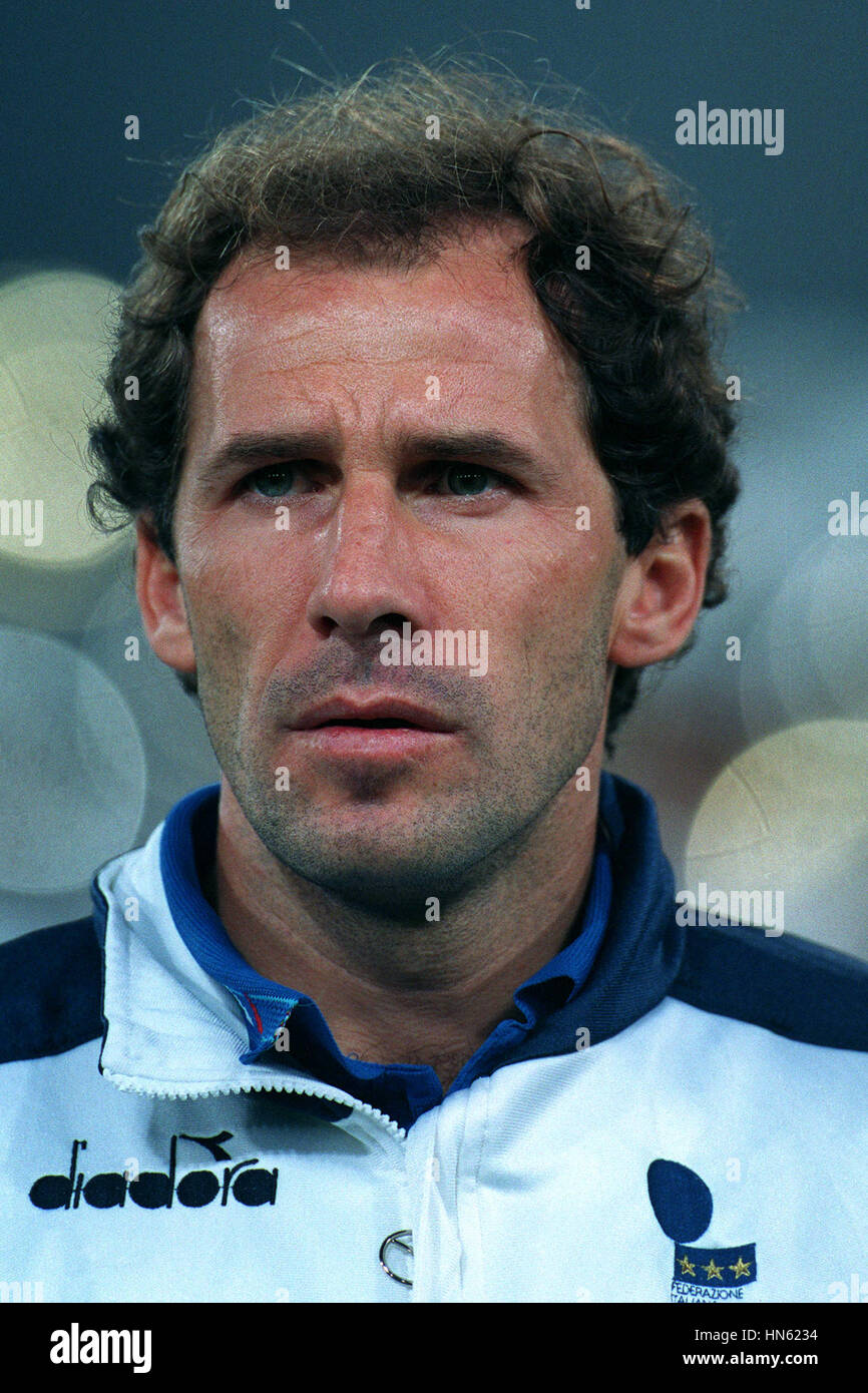 FRANCO BARESI ITALY & AC MILAN 14 October 1993 Stock Photo - Alamy