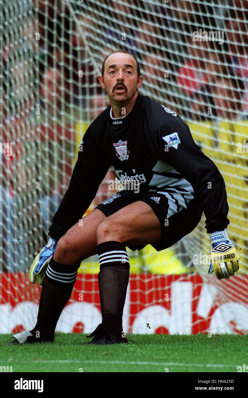 BRUCE GROBBELAAR LIVERPOOL FC 10 November 1993 Stock Photo - Alamy