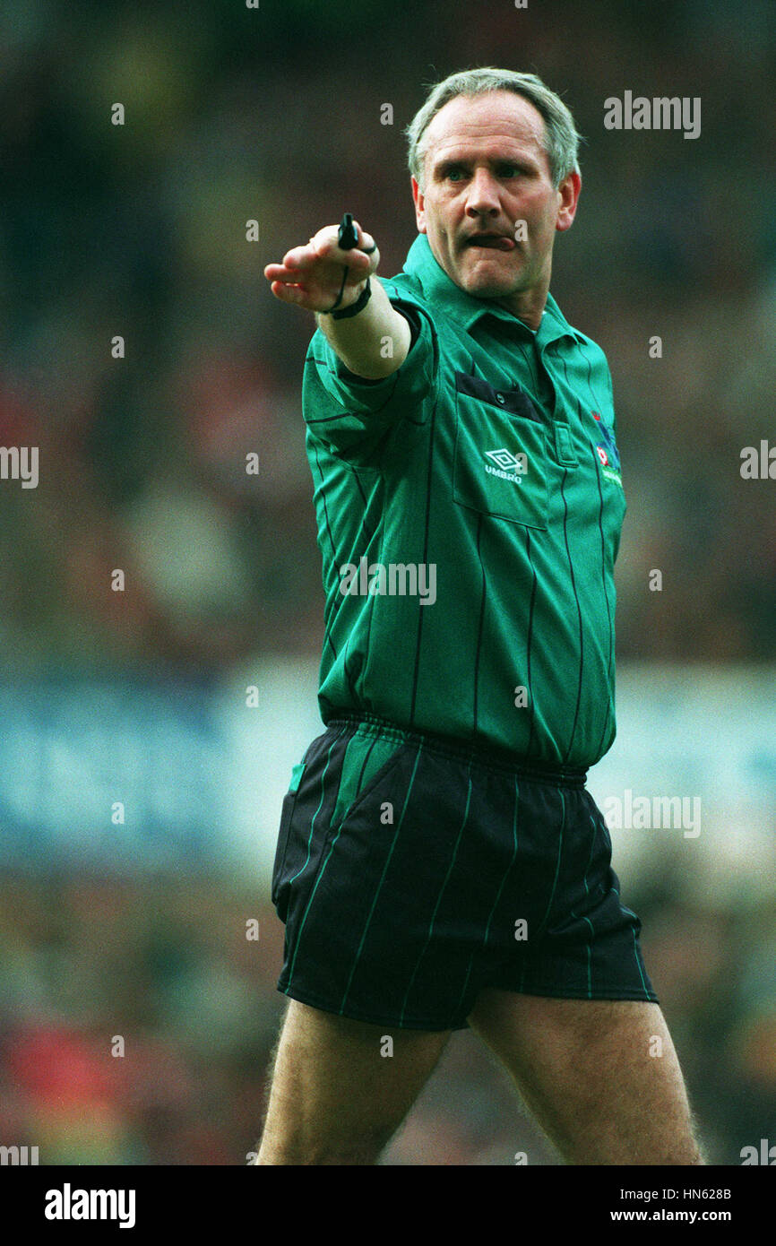 ALAN GUNN FOOTBALL REFEREE 15 March 1993 Stock Photo - Alamy