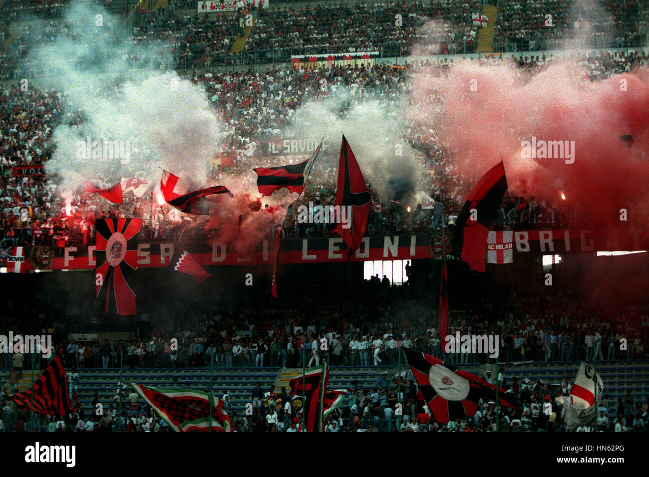 Ac roma fans hi-res stock photography and images - Alamy