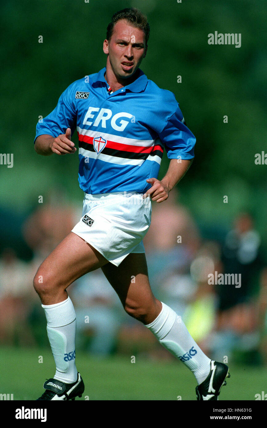 David platt sampdoria hi-res stock photography and images - Alamy
