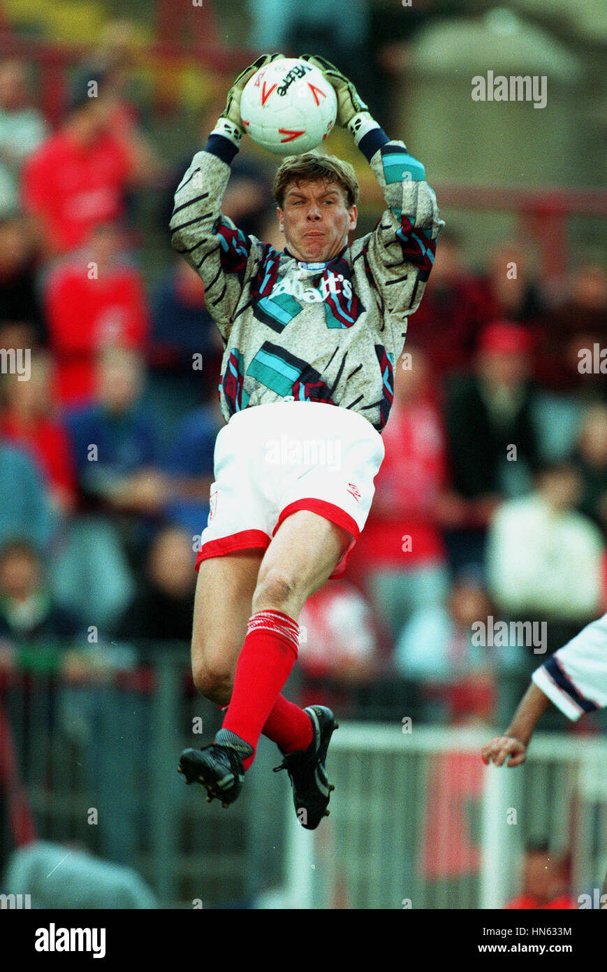 Nottingham forest tommy wright hi-res stock photography and images - Alamy