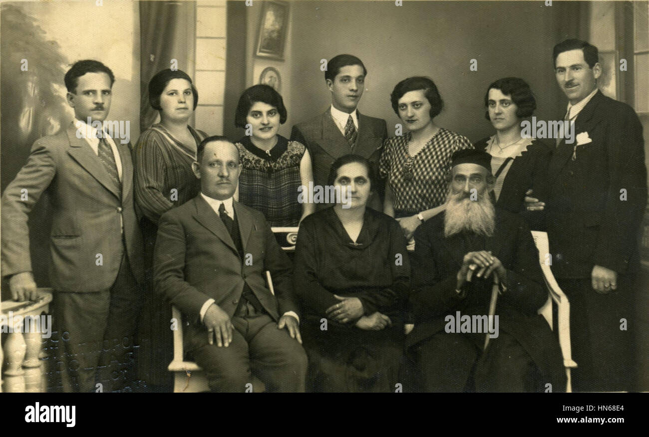 România, A jewish family in Galaţi Stock Photo - Alamy