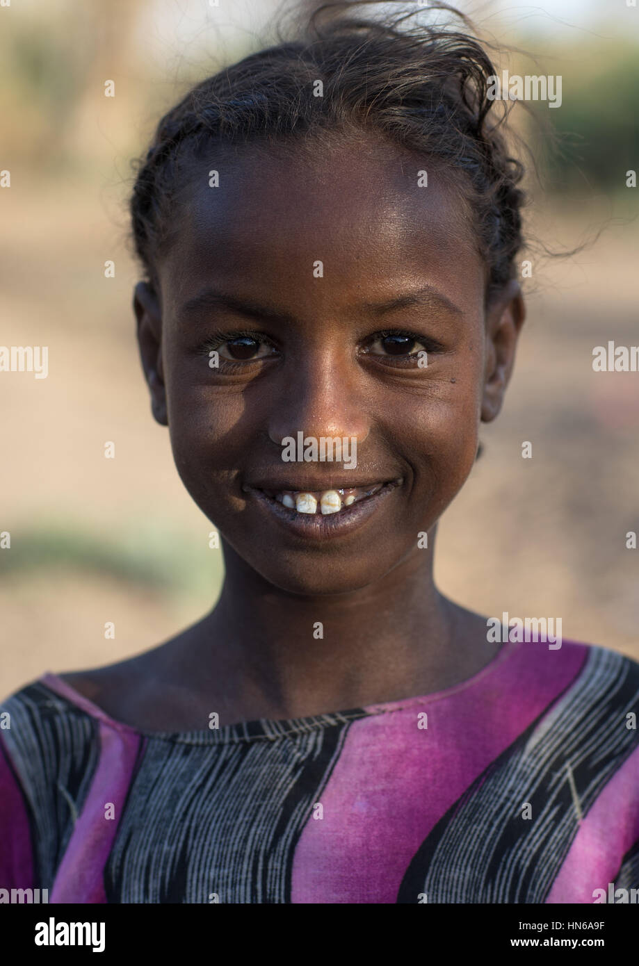 Portrait of a smiling Afar tribe child girl, Afar region, Afambo ...