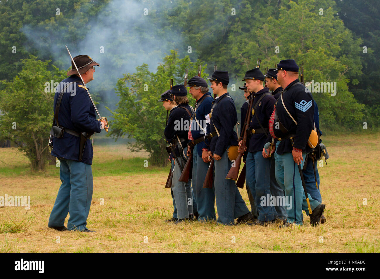 Battle reenactment rifles hi-res stock photography and images - Alamy