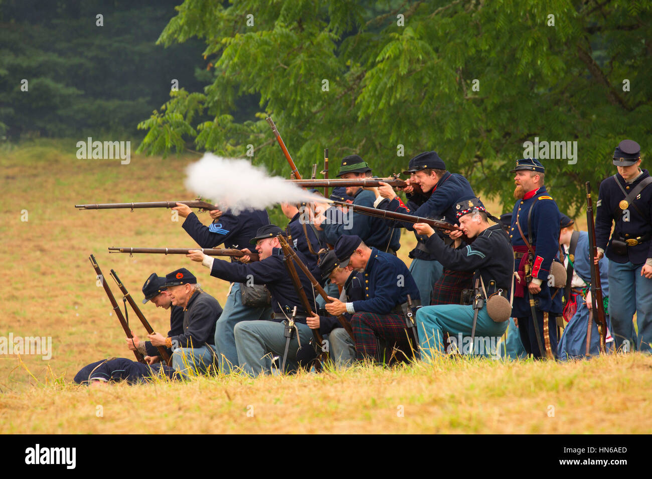 Battle reenactment rifles hi-res stock photography and images - Alamy