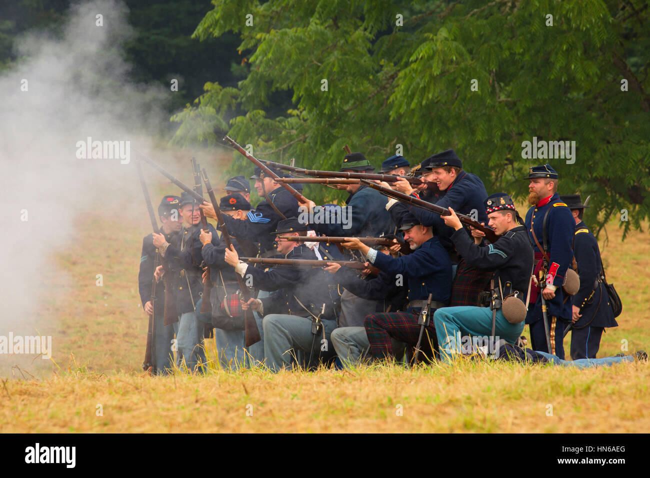 Battle reenactment rifles hi-res stock photography and images - Alamy