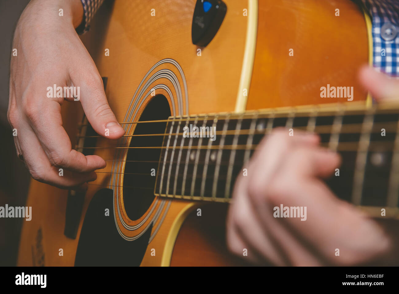 Close up of guitarist hand playing acoustic guitar Stock Photo - Alamy