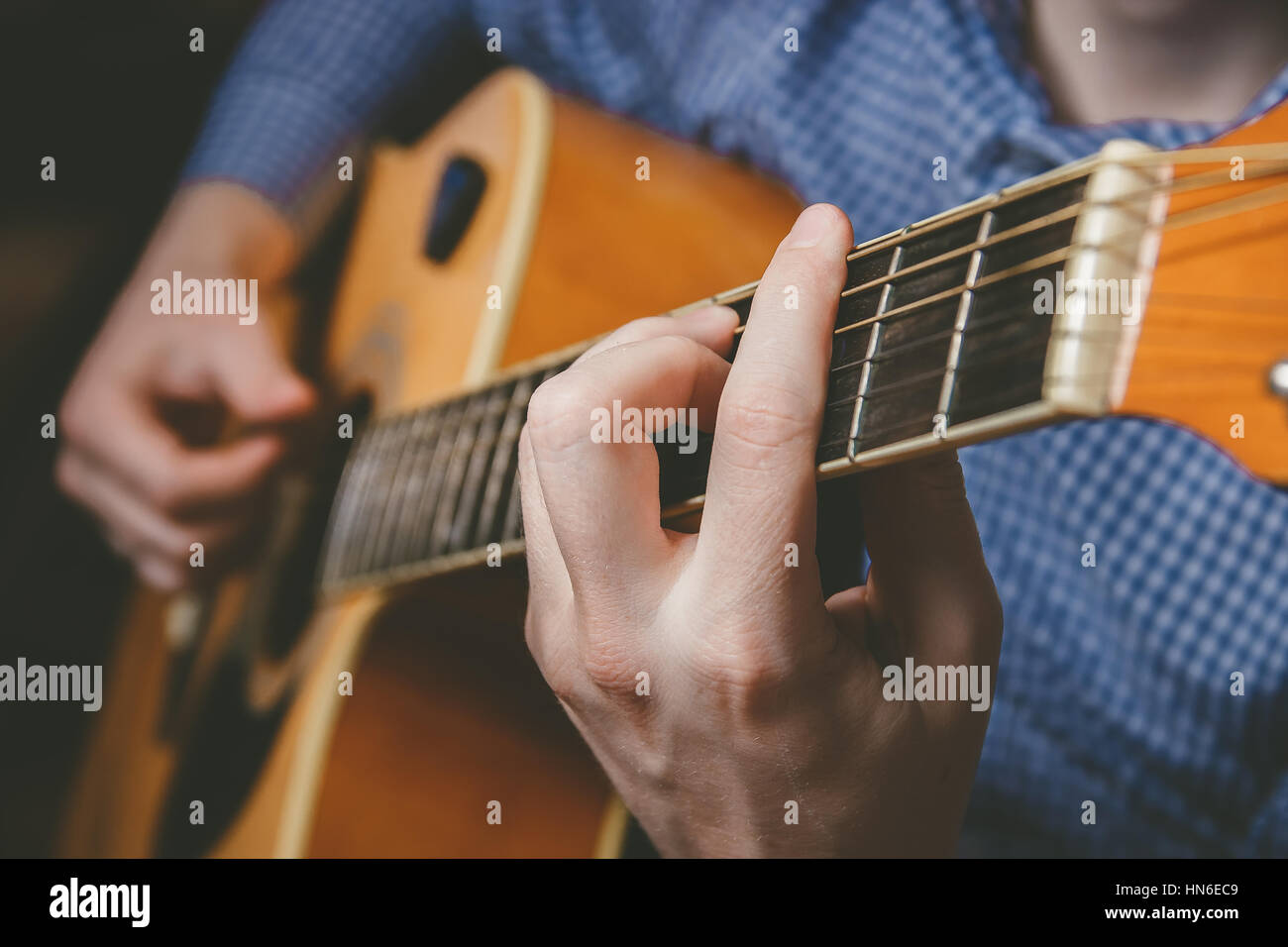 Close up of guitarist hand playing acoustic guitar Stock Photo - Alamy
