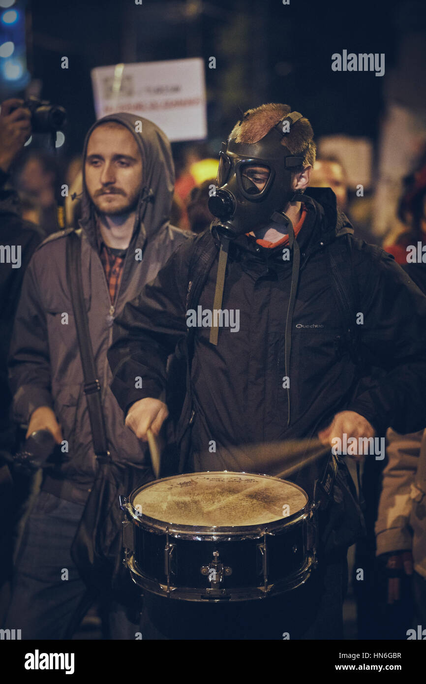 Man wearing gas mask hi-res stock photography and images - Alamy