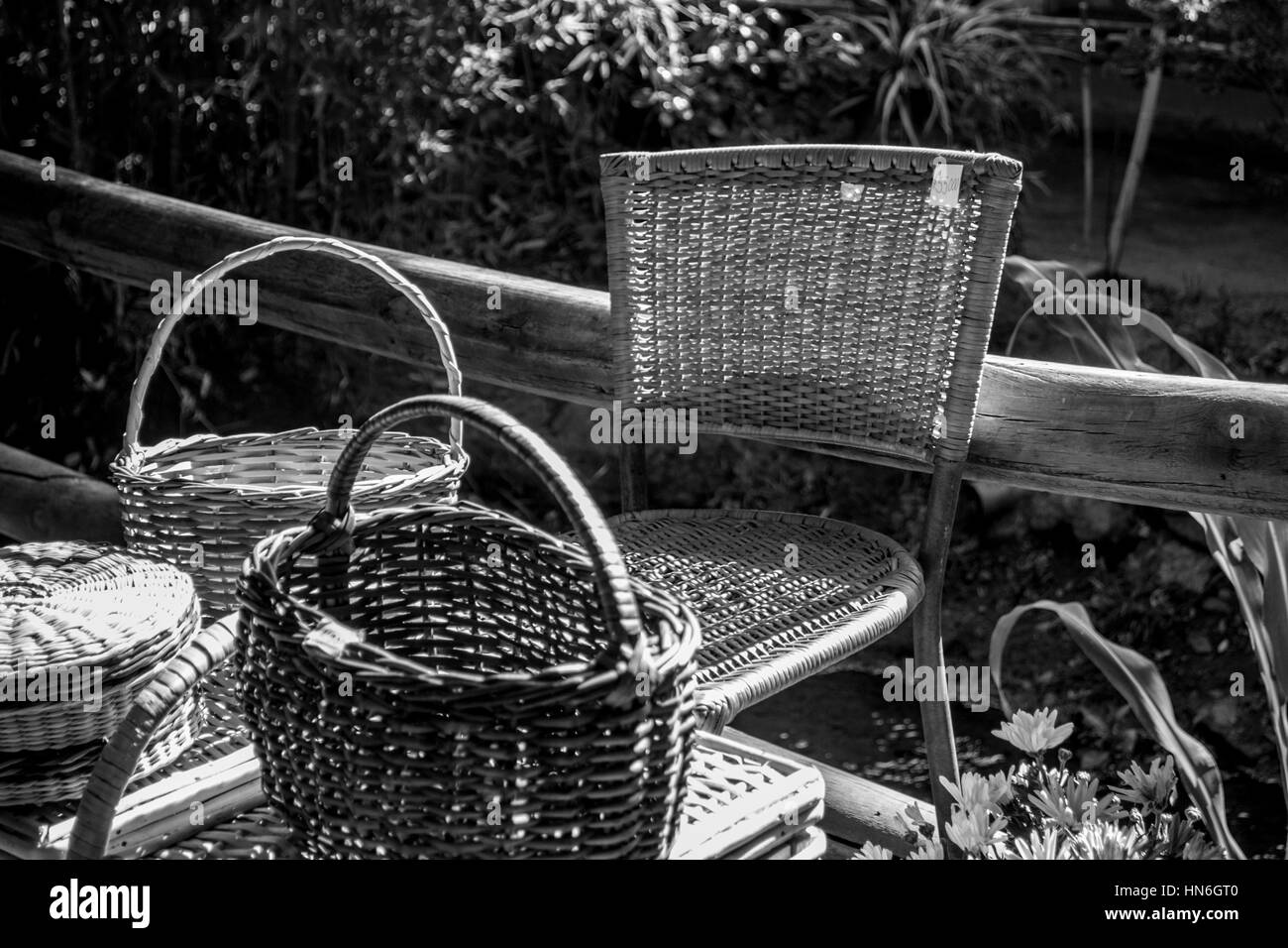 Black objects hi-res stock photography and images - Alamy