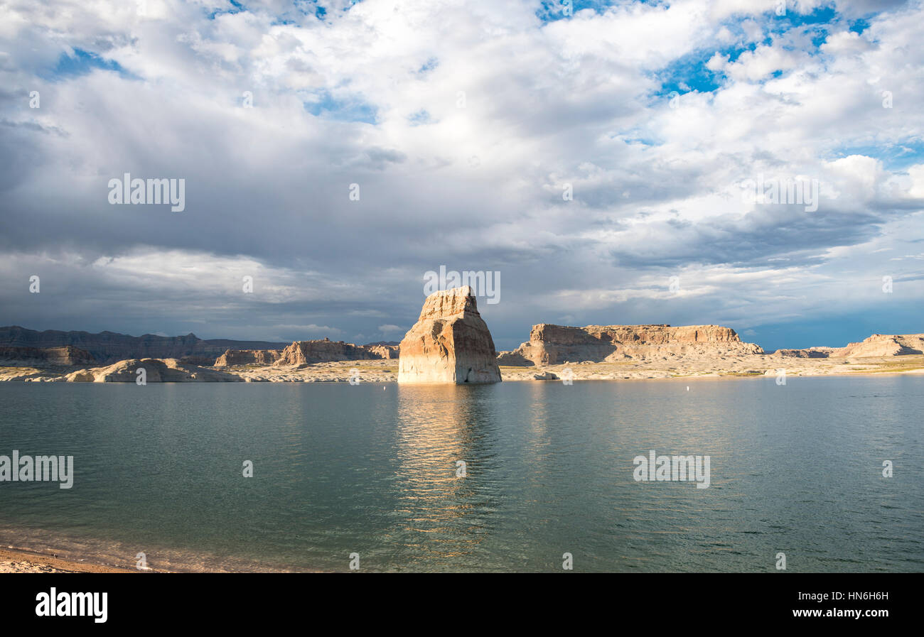 Lone Rock, Lake Powell, Utah, USA Stock Photo - Alamy