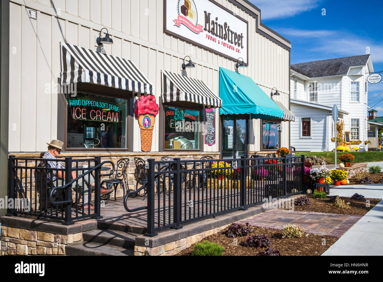 The Mainstreet fudge, a retail shop in Berlin, Ohio, USA Stock Photo ...