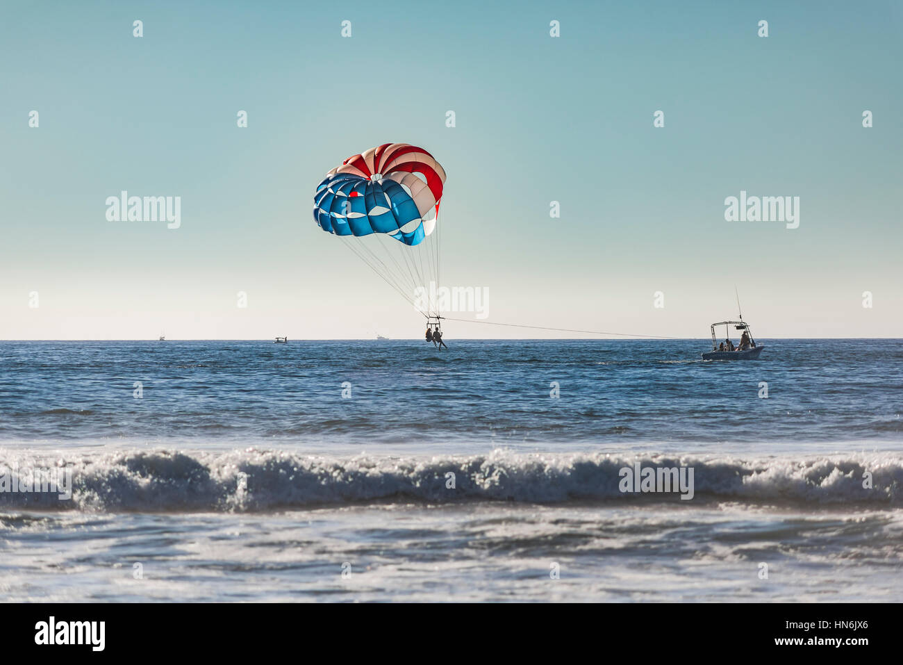 Parachute couple hi-res stock photography and images - Alamy