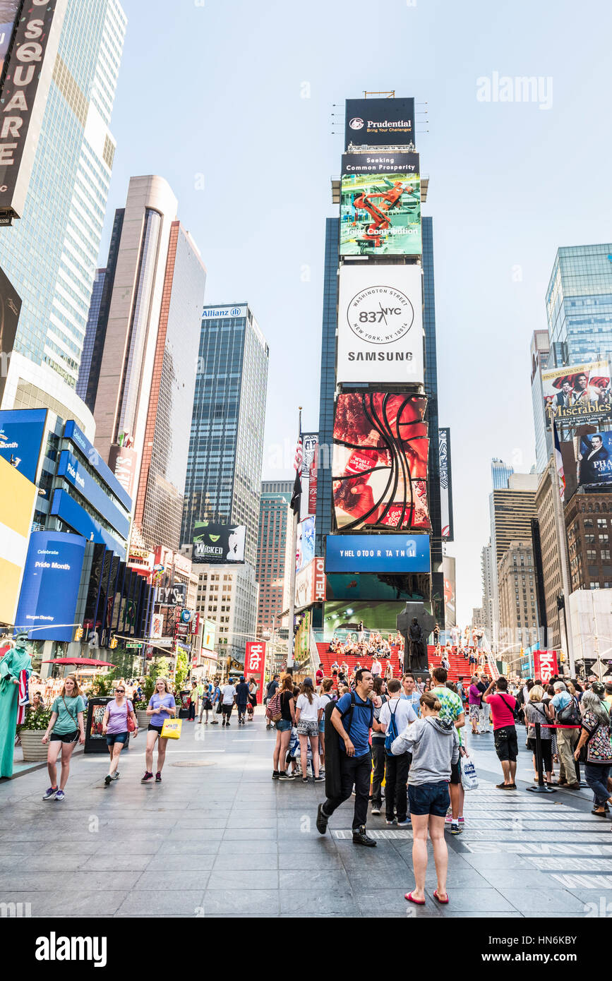 Samsung billboard hi-res stock photography and images - Alamy