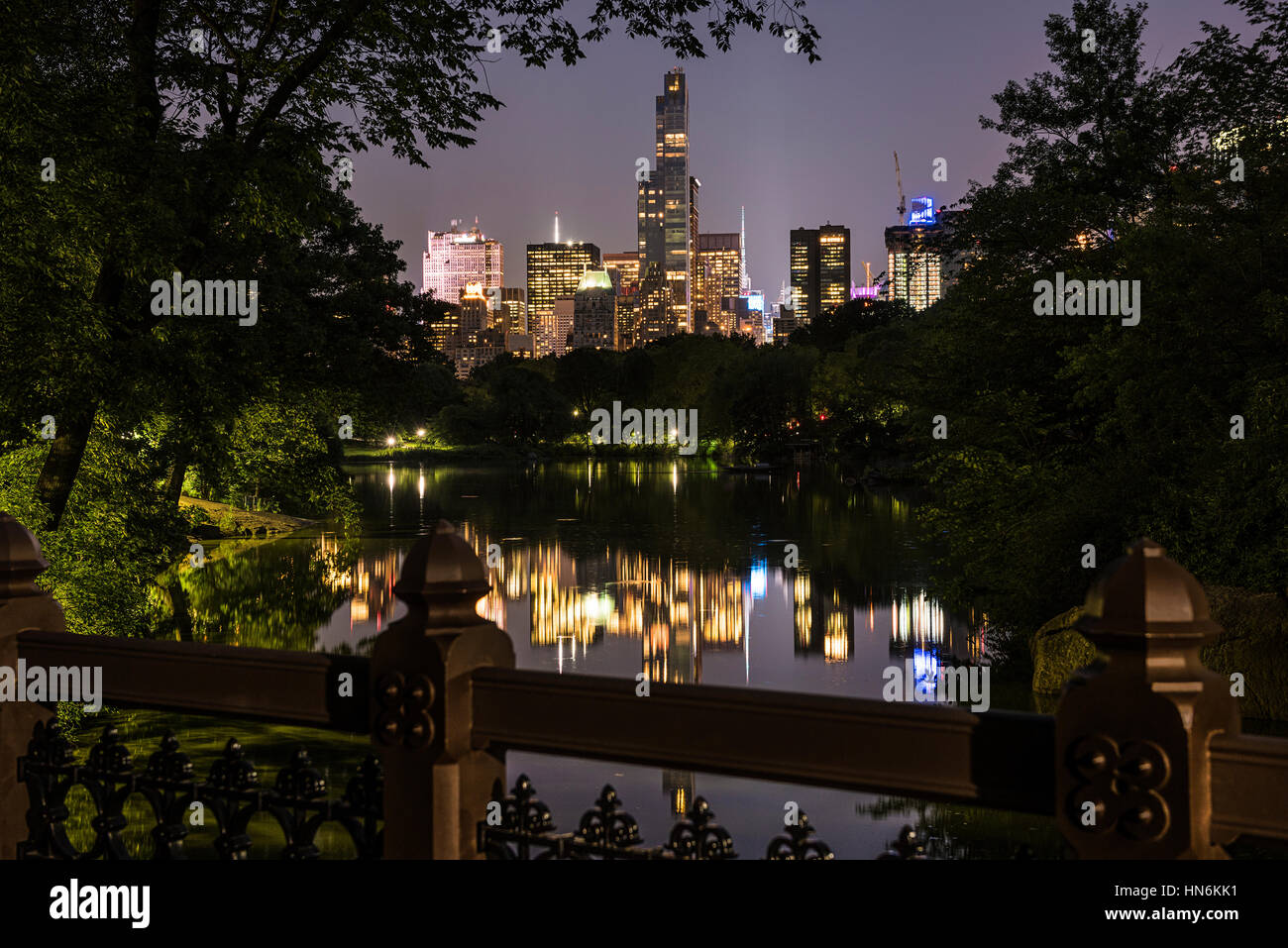 Night cityscape of Manhattan from Oak Bridge in Central Park Stock ...