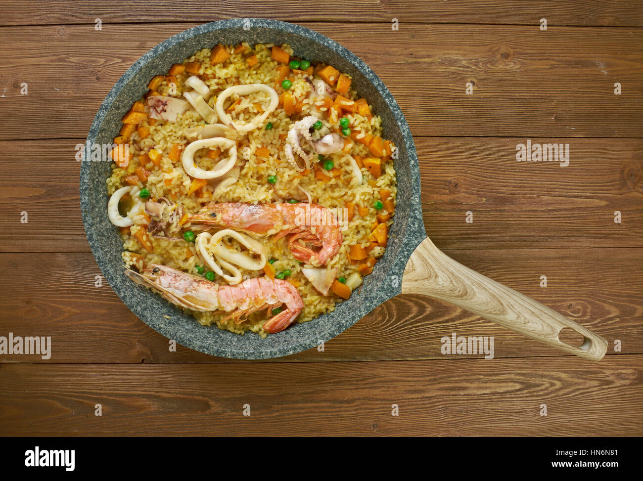 Spanish seafood Paella de Marisco, Paella Marinera Stock Photo - Alamy