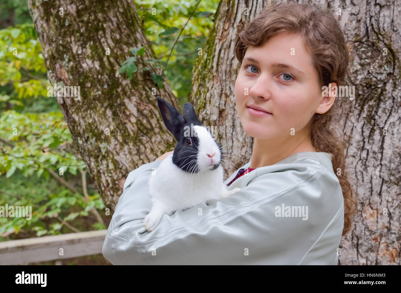 White bunny rabbit hi-res stock photography and images - Alamy