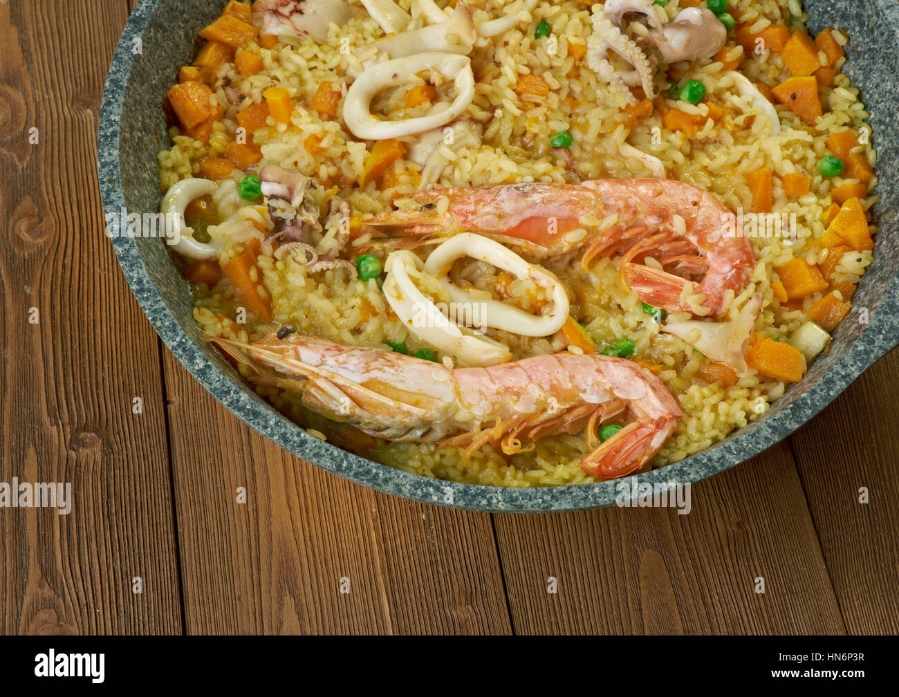 Spanish seafood Paella de Marisco, Paella Marinera Stock Photo - Alamy