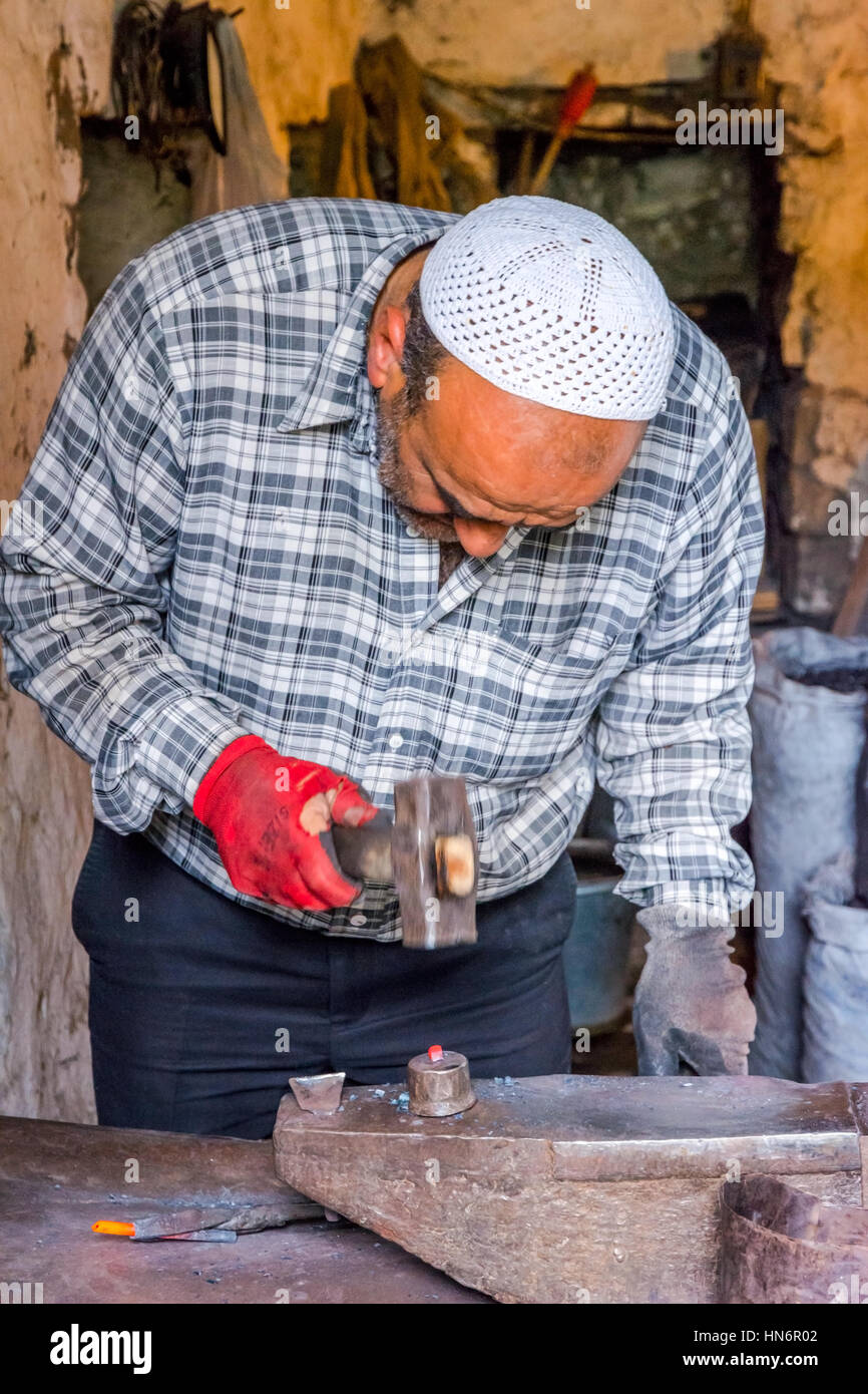 Traditional smith blacksmith man working hi-res stock photography and ...