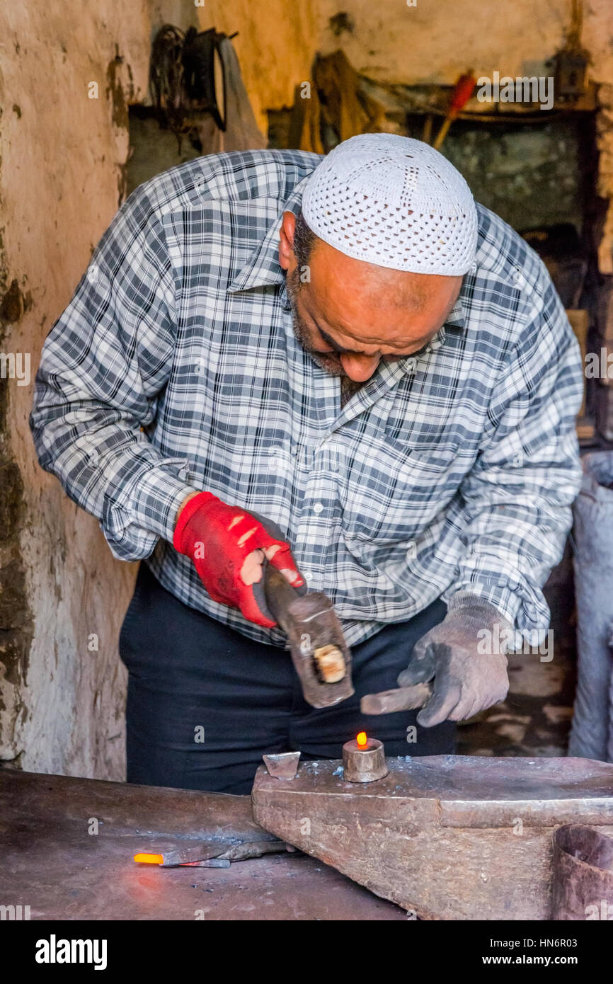 Blacksmith at work in art hi-res stock photography and images - Alamy