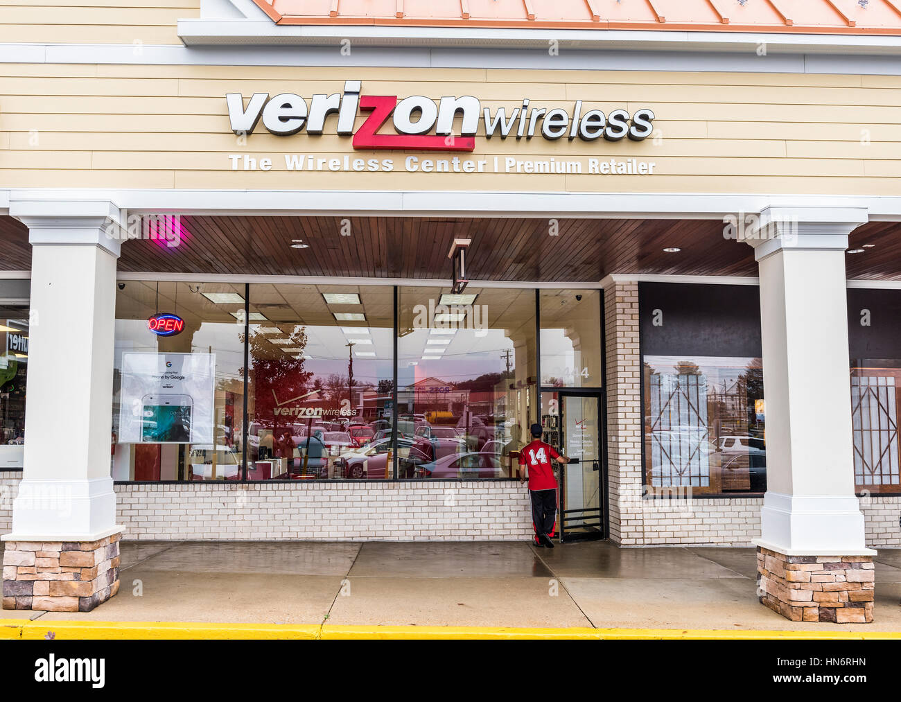 Premium wireless retailer hi-res stock photography and images - Alamy