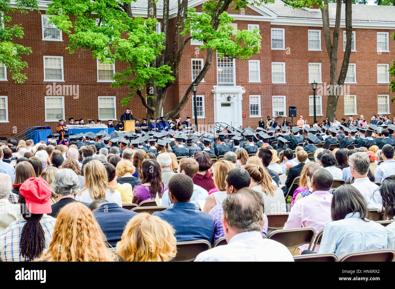 People sitting on chairs hi-res stock photography and images - Alamy