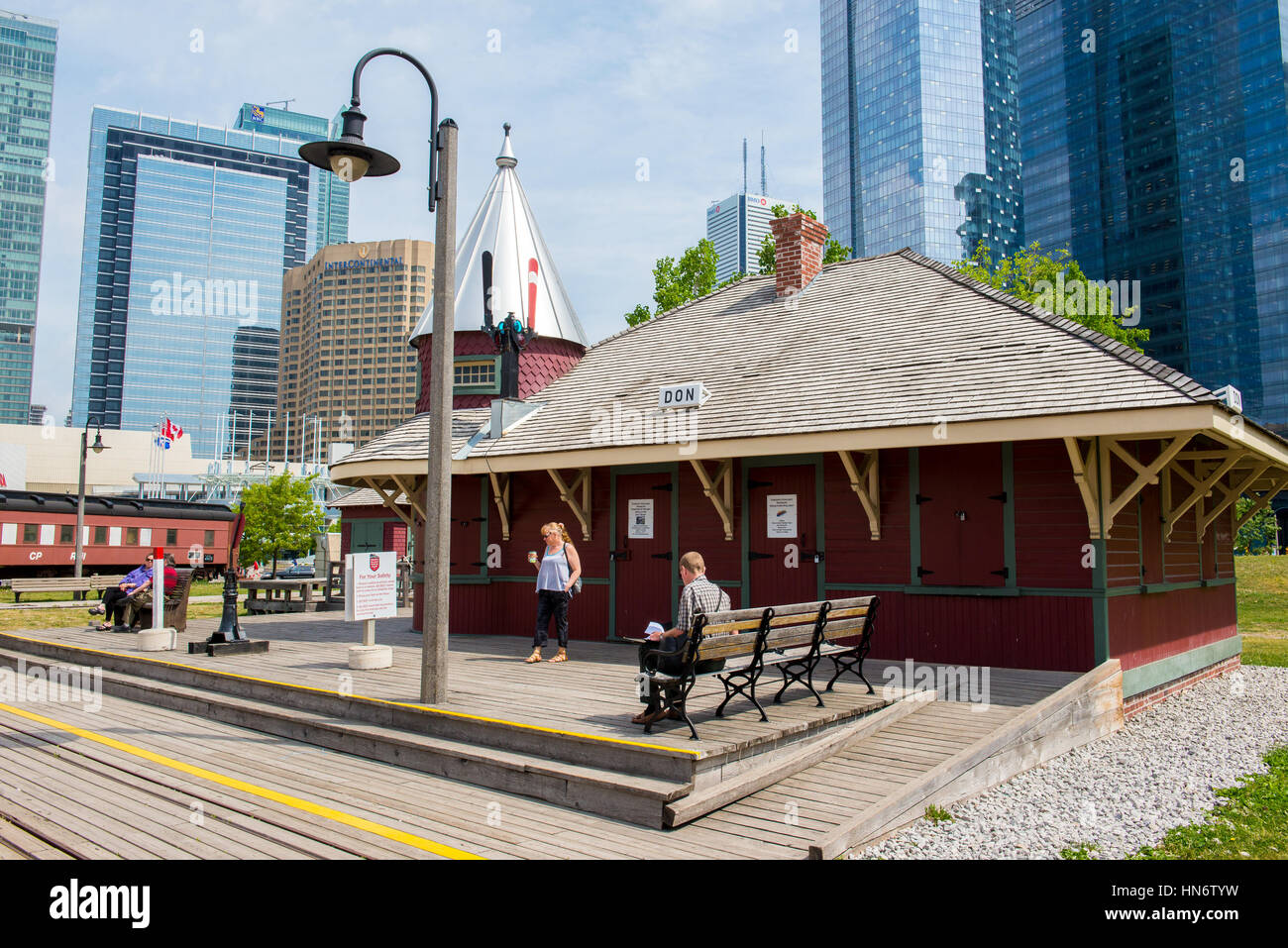 Skyline toronto downtown province hi-res stock photography and images ...