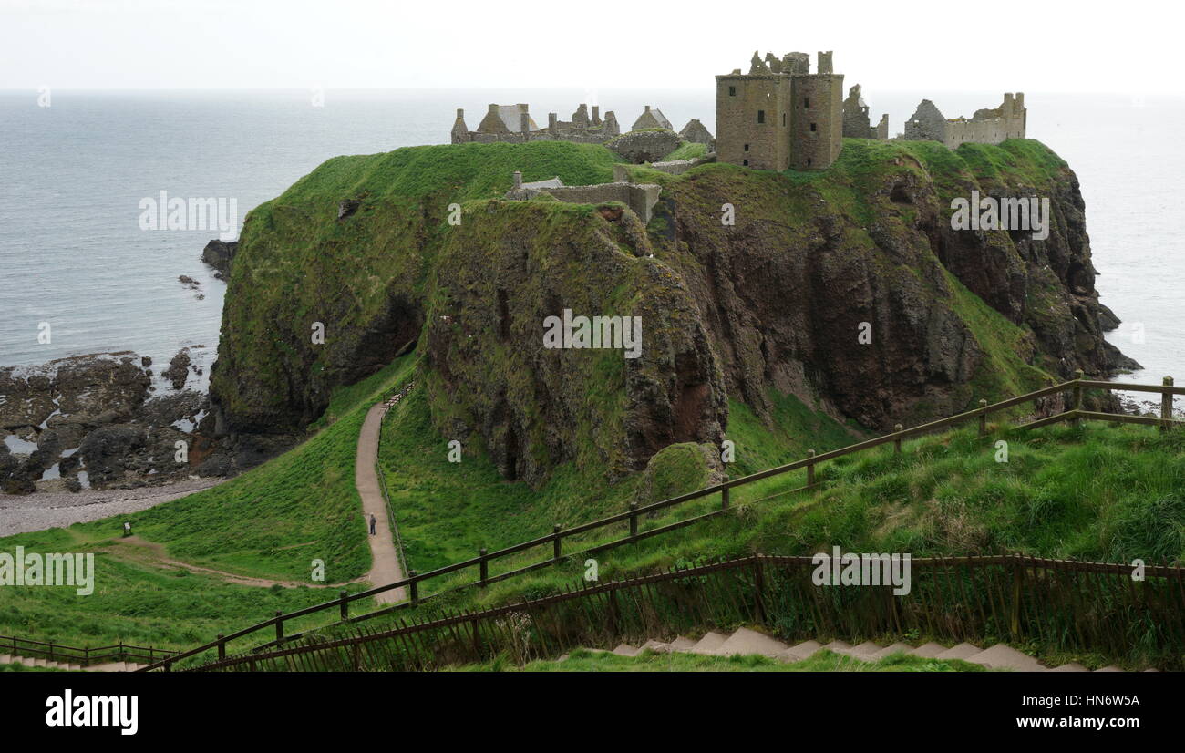 Dunottar castle hi-res stock photography and images - Alamy