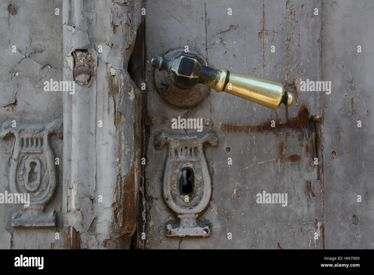 Old door handle hi-res stock photography and images - Alamy