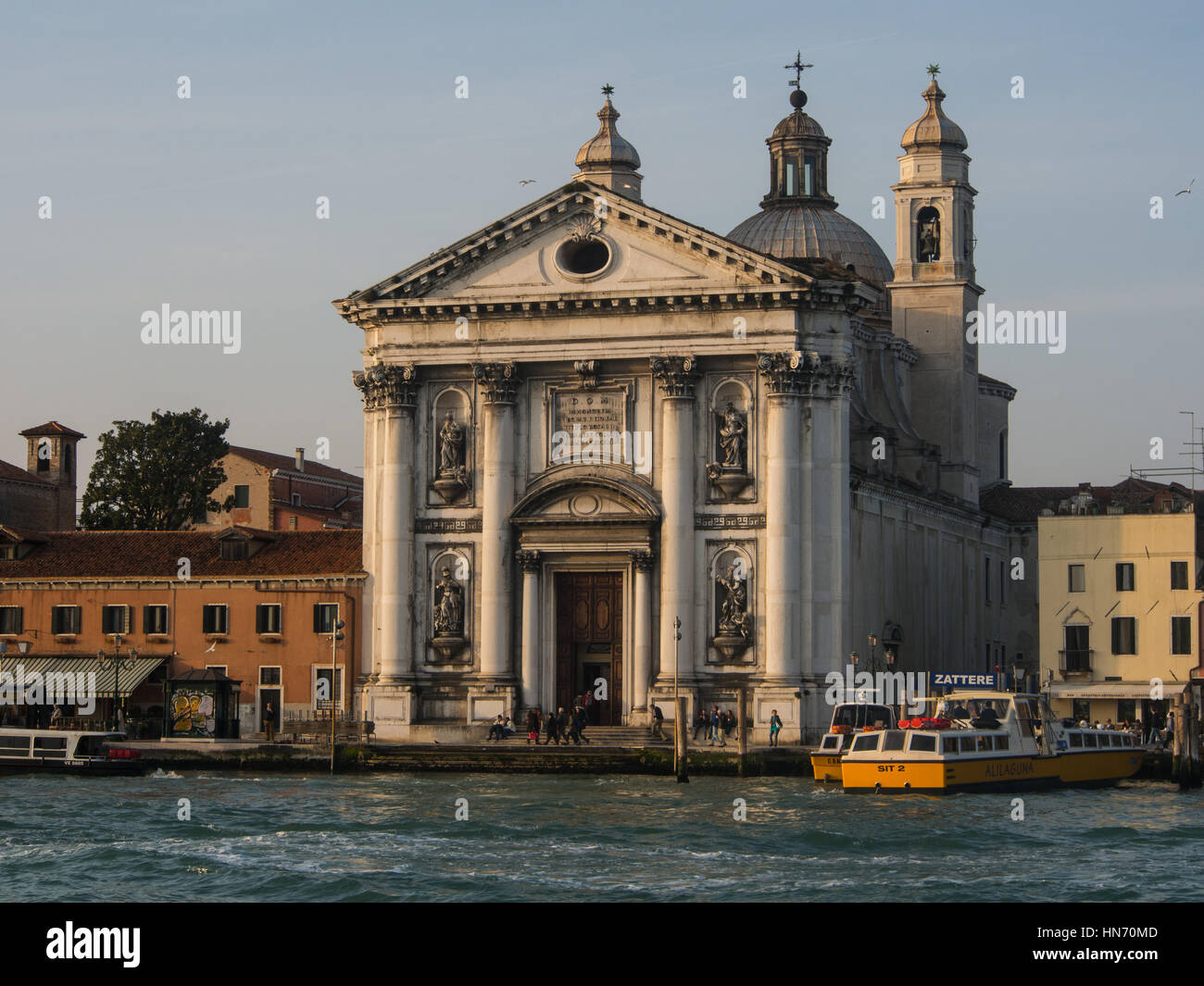 Venize centre architecture. Great channel buildings from water Stock ...