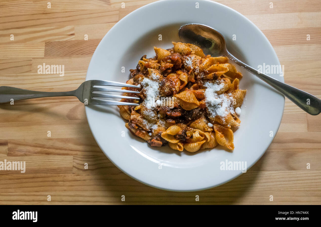 Pasta shells with mushrooms Stock Photo - Alamy