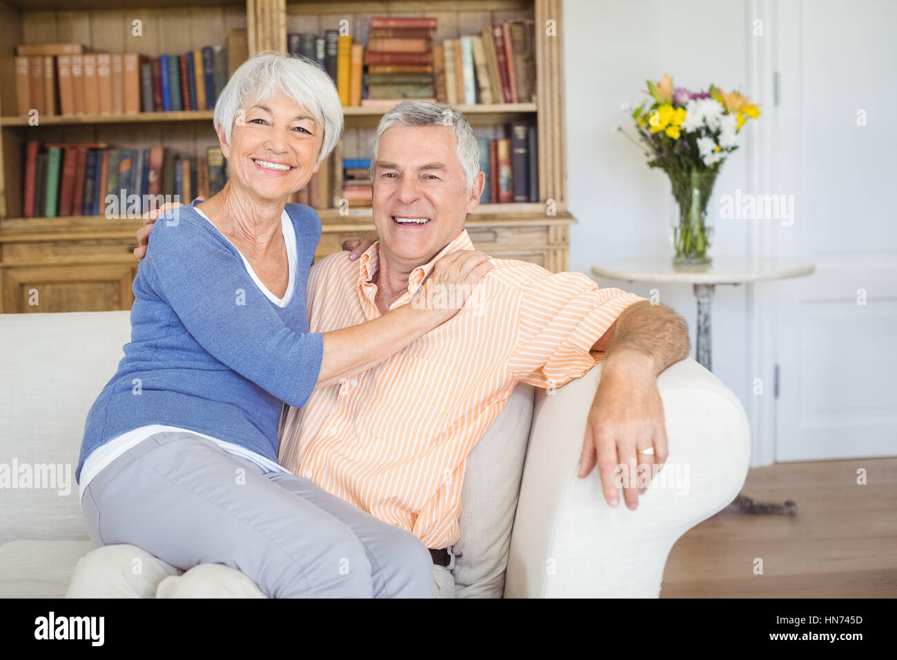 Woman sitting on mans lap hi-res stock photography and images - Alamy