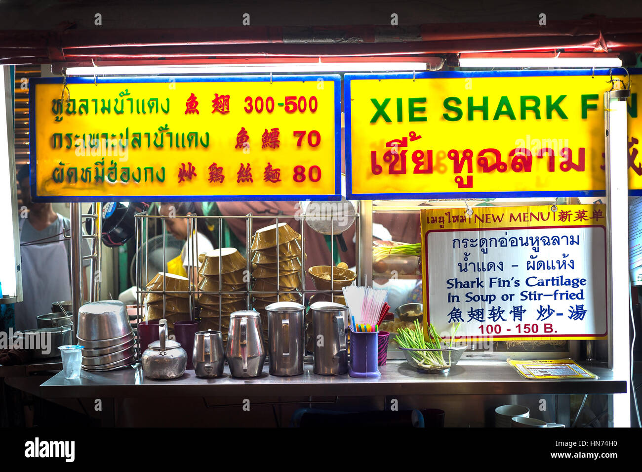 Chinese and thai food stall hi-res stock photography and images - Alamy