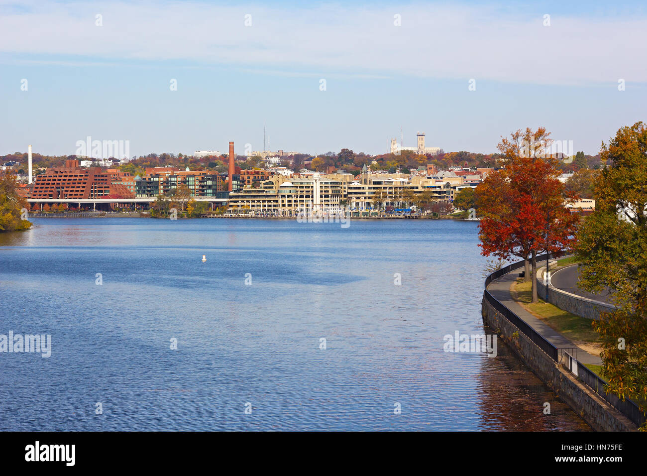 Potomac River waterfront near Georgetown Park, Washington DC, USA ...
