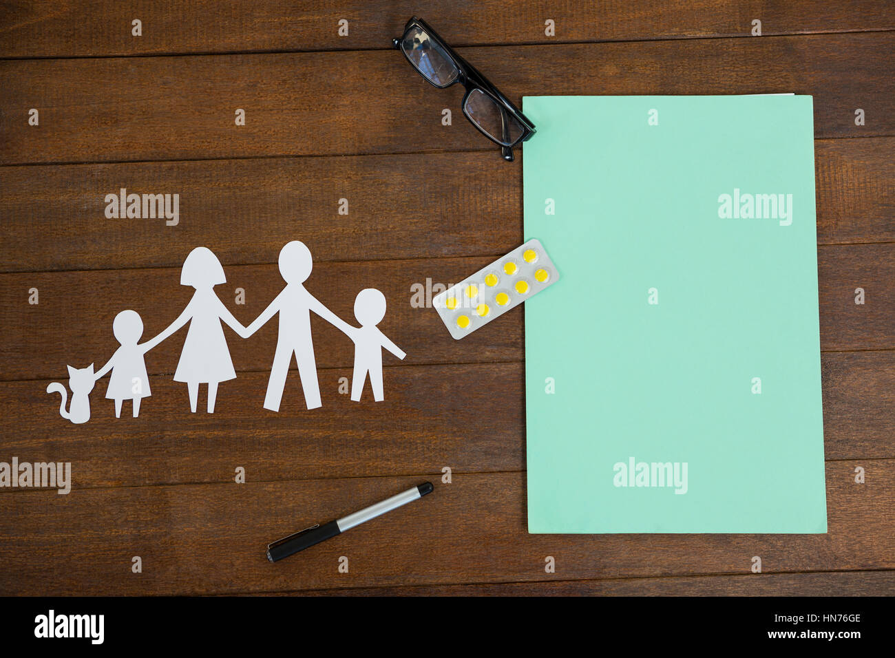 Family chain hi-res stock photography and images - Alamy