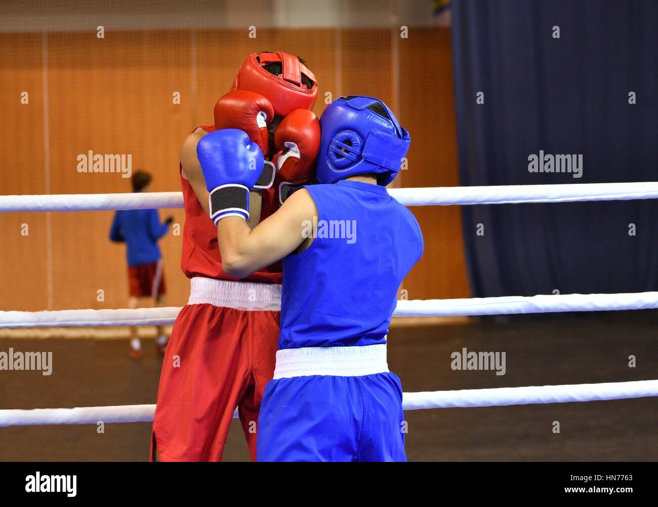The duel of two boxers in the boxing ring Stock Photo - Alamy