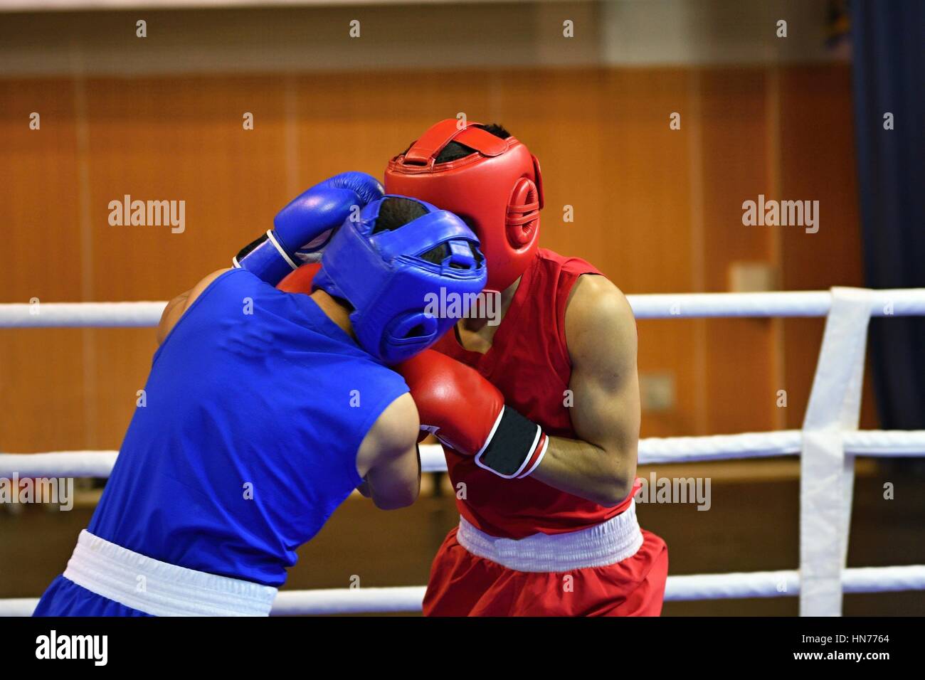 The duel of two boxers in the boxing ring Stock Photo - Alamy