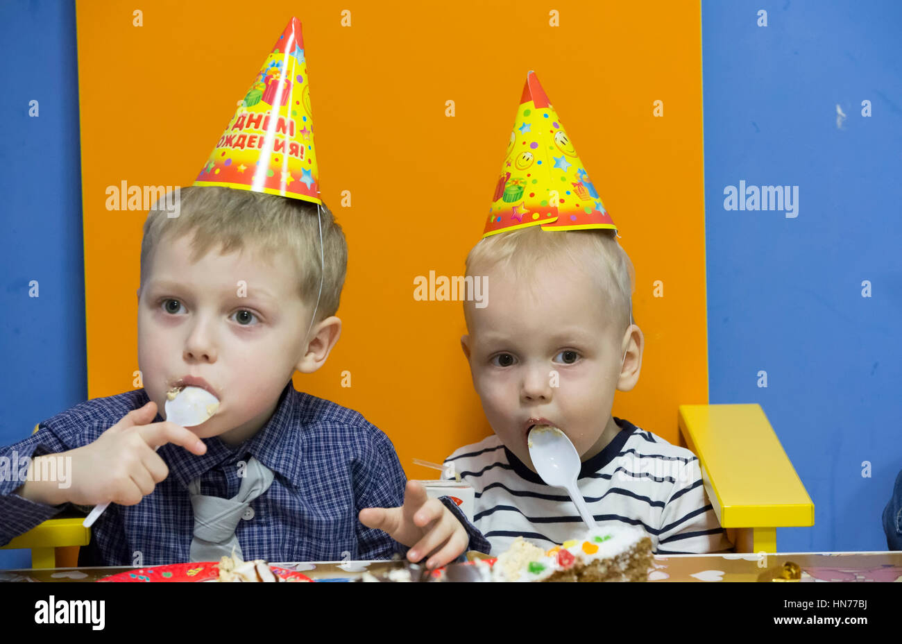 Brother sister eating birthday cake hi-res stock photography and images ...