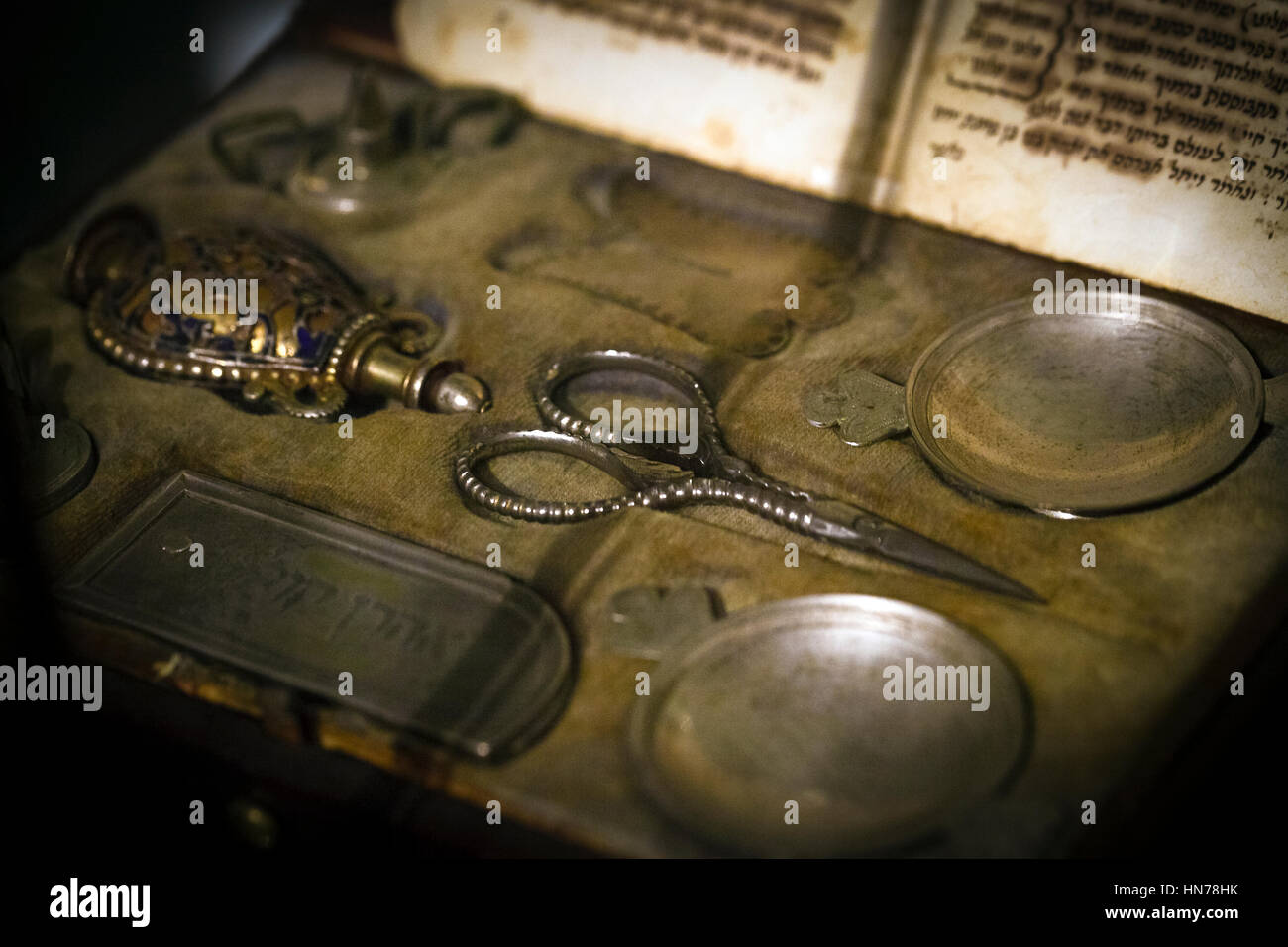 Jewish circumcision hi-res stock photography and images - Alamy