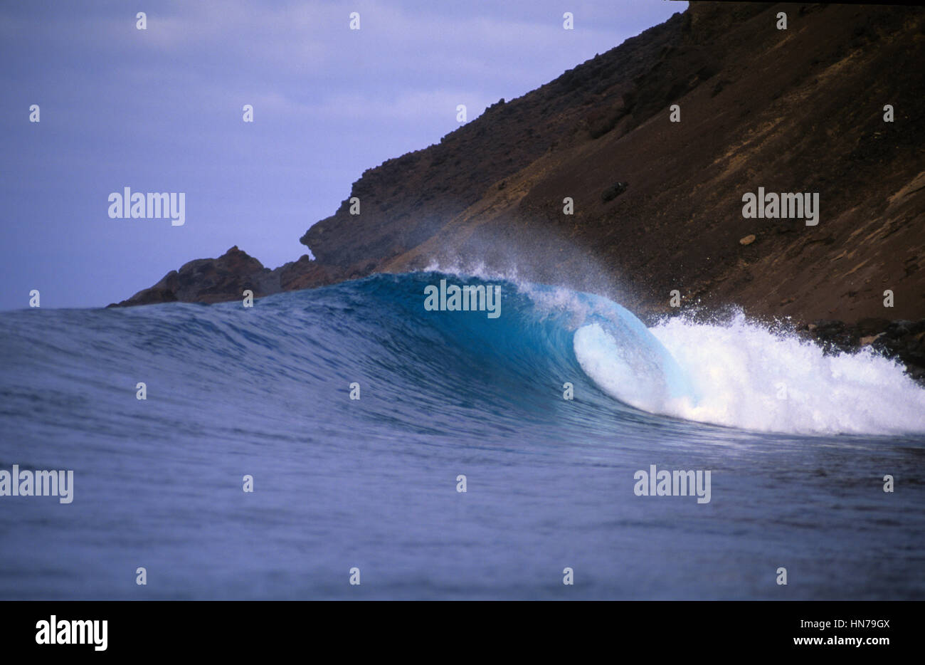 Diffraction water waves hi-res stock photography and images - Alamy