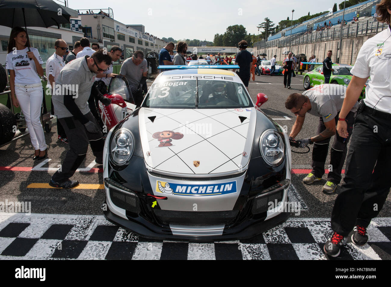 Car starting line hi-res stock photography and images - Alamy