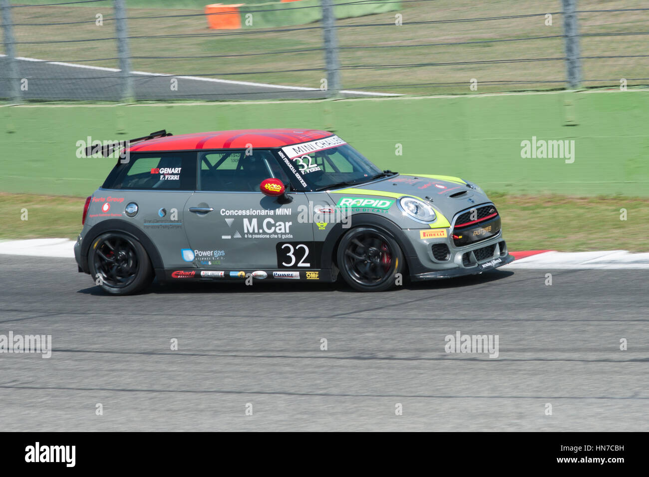 Mini challenge hi-res stock photography and images - Alamy