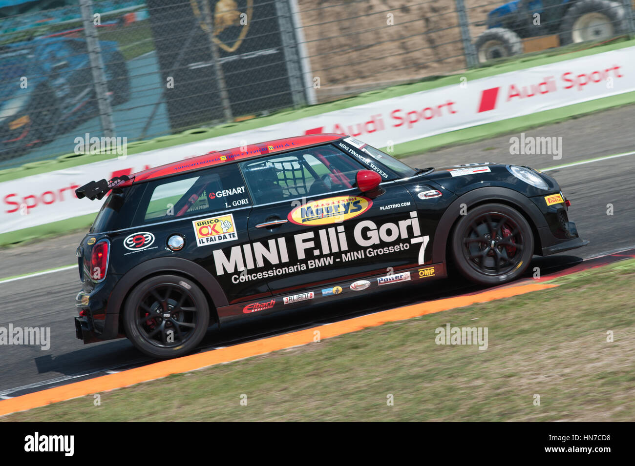 Mini challenge hi-res stock photography and images - Alamy