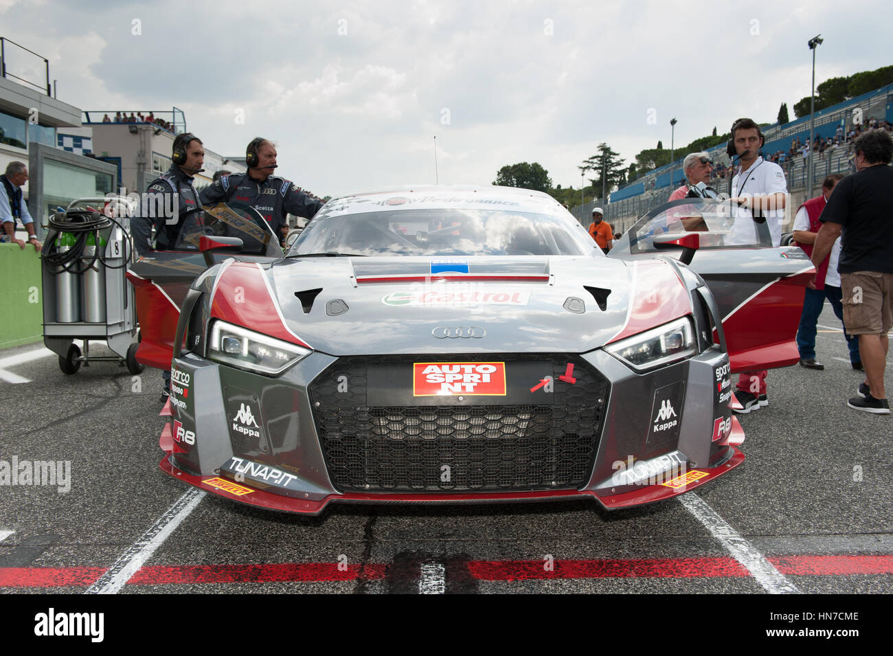 Red audi r8 hi-res stock photography and images - Alamy