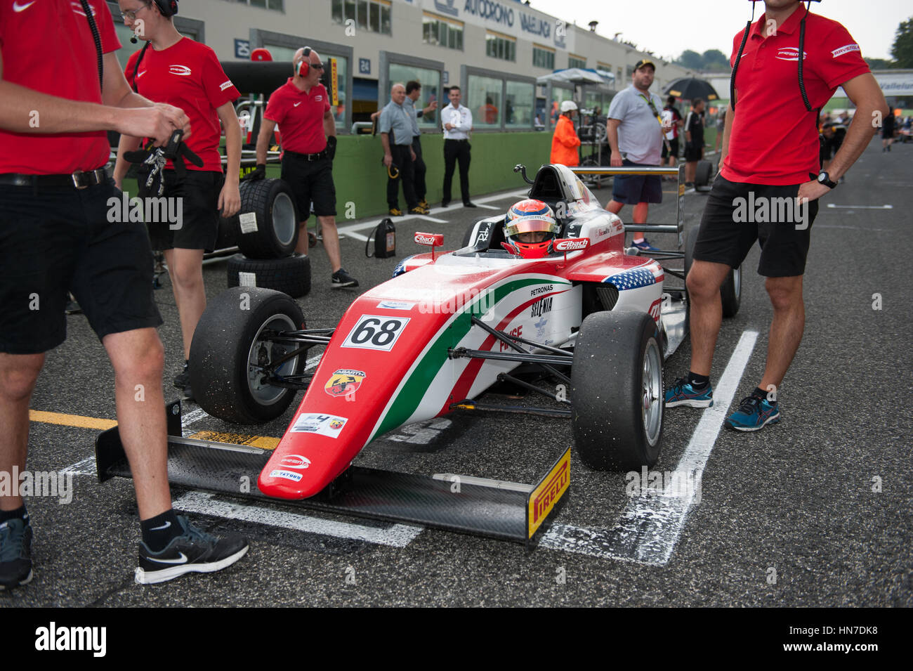 Race car starting line hi-res stock photography and images - Alamy