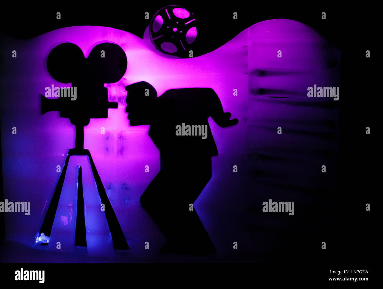 Man using old style video recording camera Stock Photo - Alamy